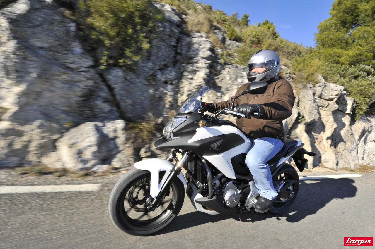 Photo Les Deux Roues Ont Le Vent En Poupe