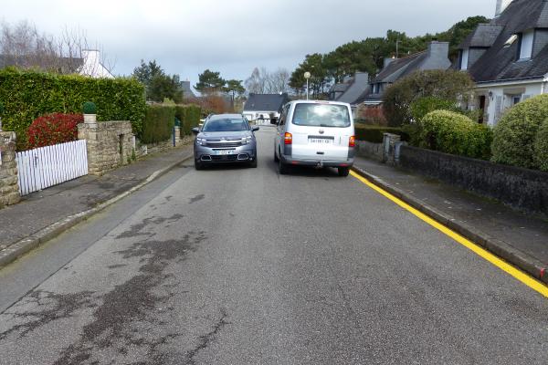 création d une bande jaune d interdiction de stationner ...