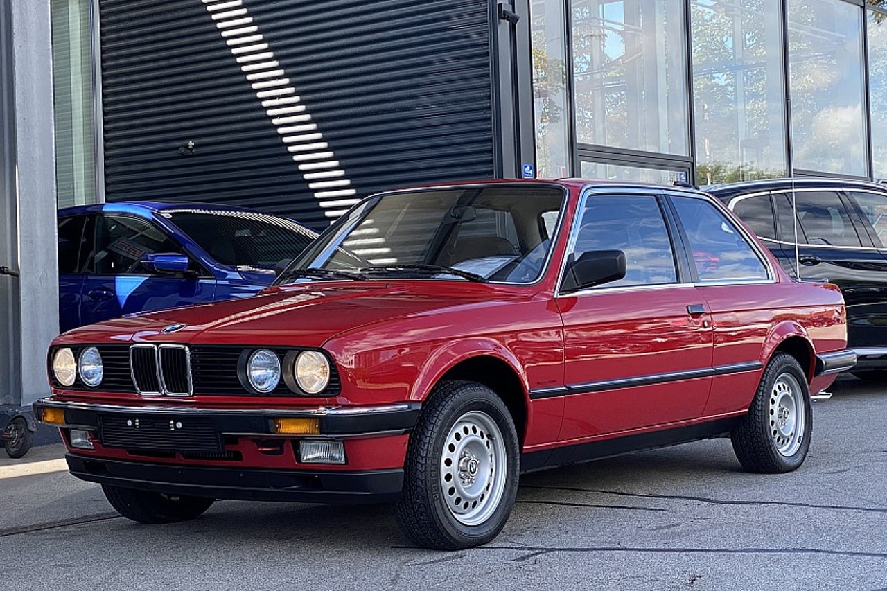 BMW 323i (1985). Un coupé avec 260 km à vendre à prix d’or