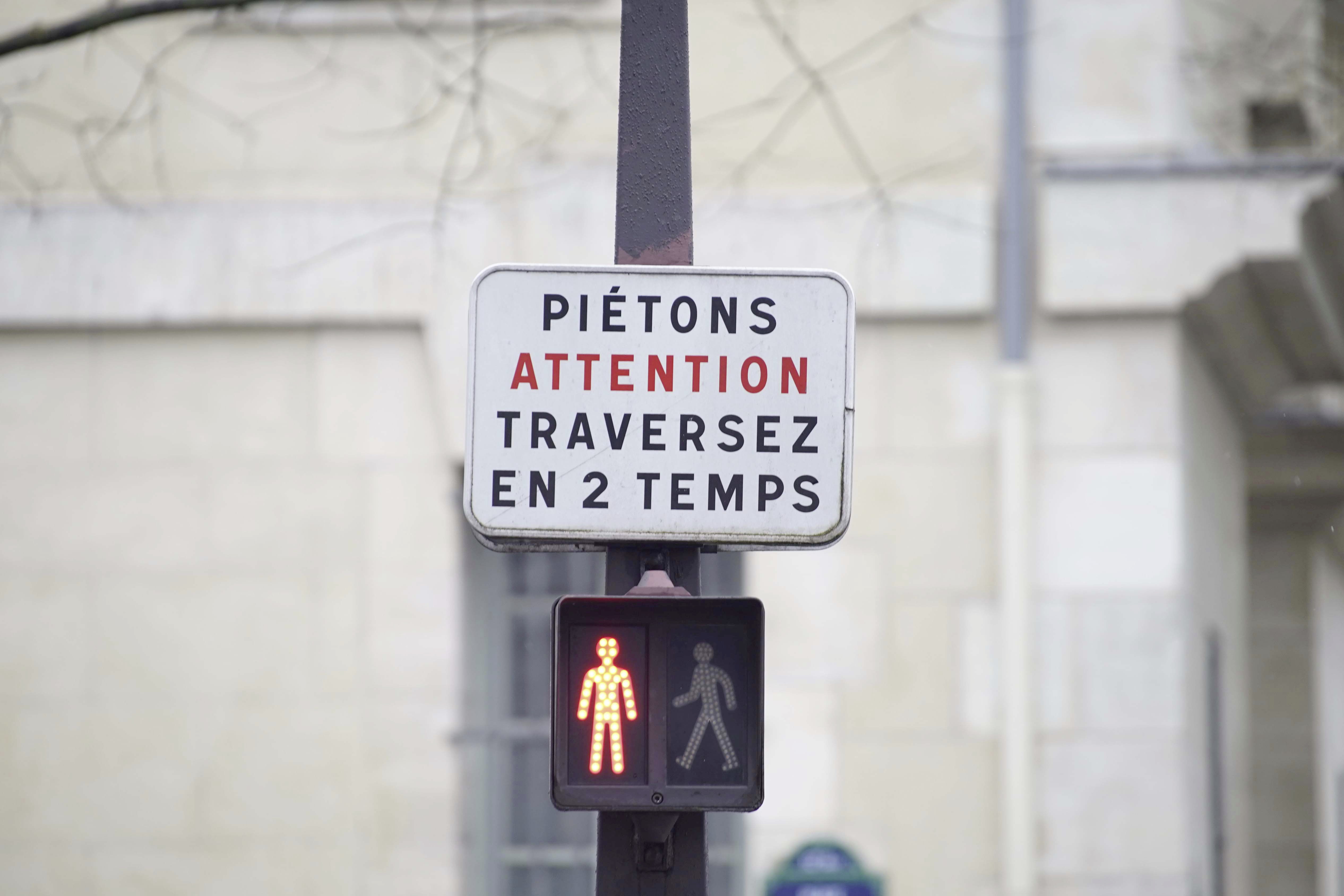 Code de la route. Nouvelles signalisations pour les piétons et cyclistes