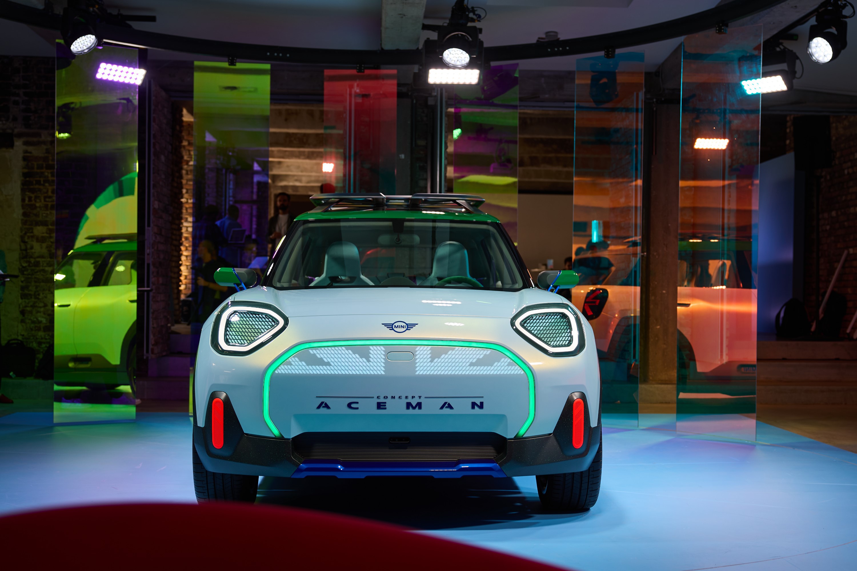 Photo 3 - Mini Aceman largeur avant - Mini Concept Aceman (2022). À bord du petit SUV électrique ...