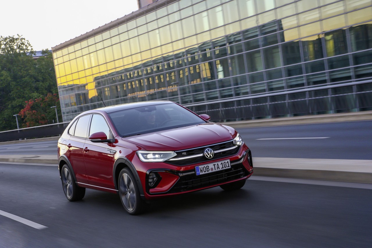 Photo 3 - Volkswagen Taigo rouge - Volkswagen T-Cross (2023). Premier ...