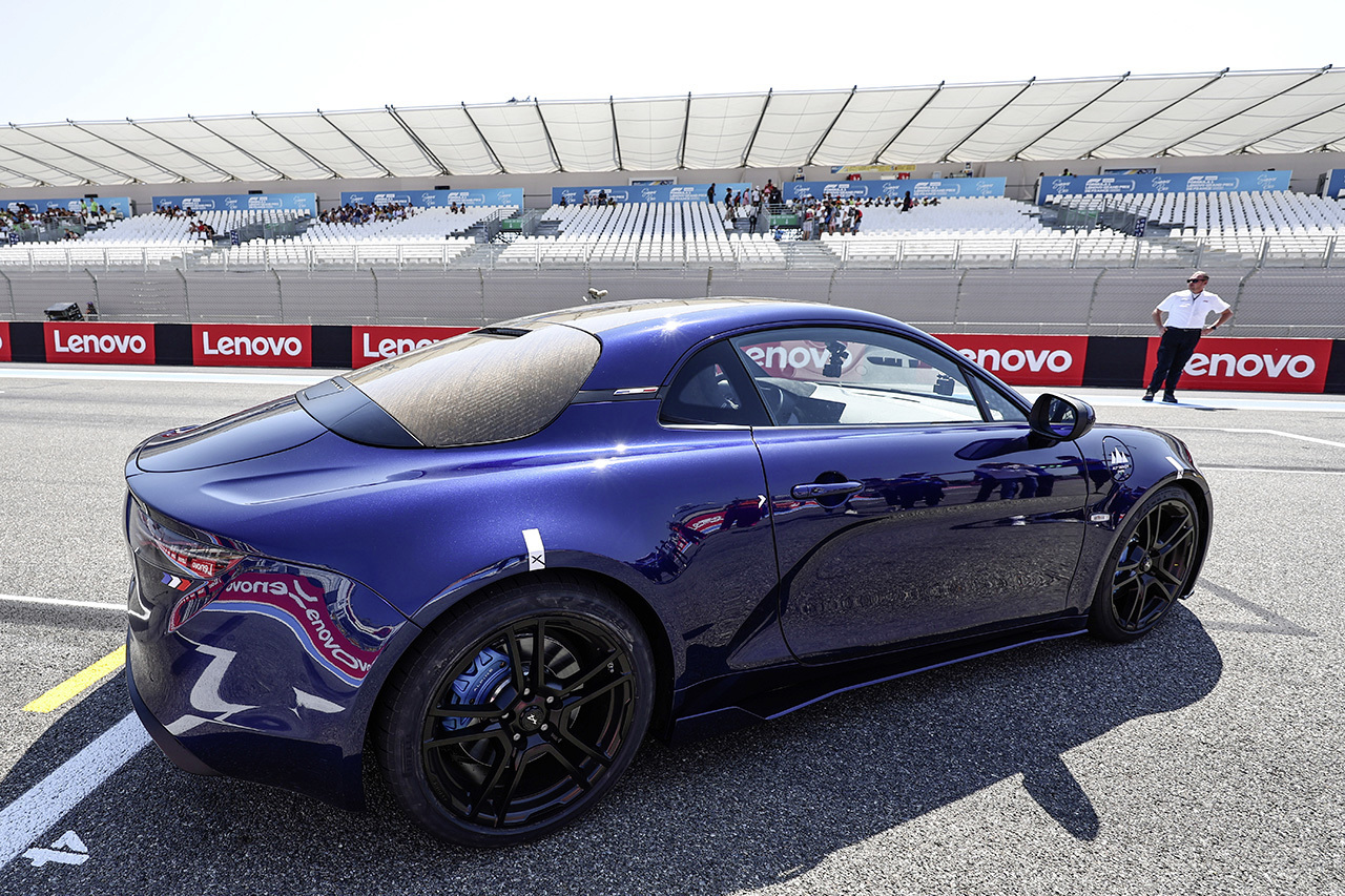 Diaporama et photos - Un tour en Alpine A110 E-Ternité avec Laurent Hurgon [+ vidéo] | L'Argus