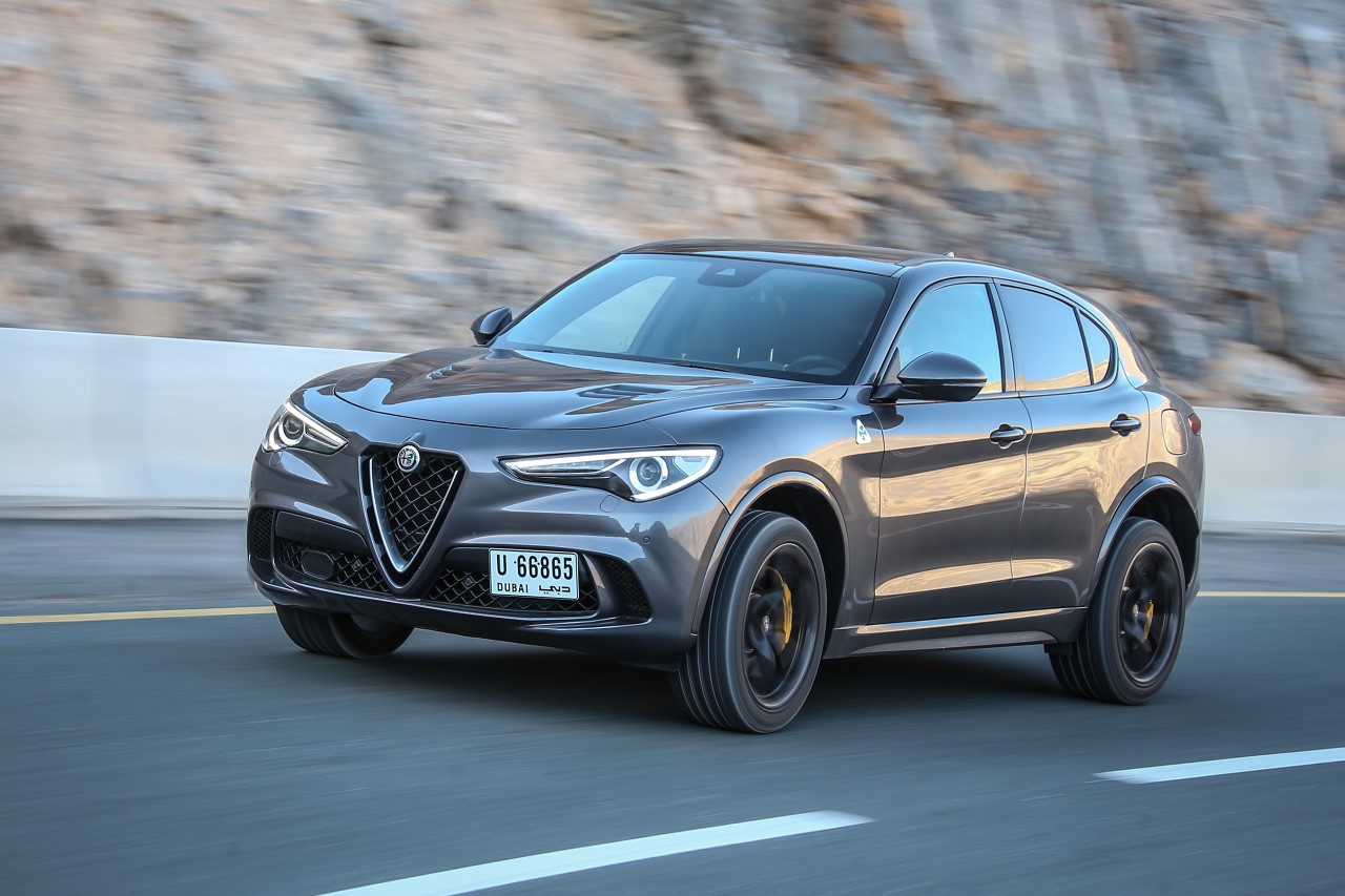 Photo 4 - Alfa Romeo Stelvio gris - Alfa Romeo préparerait un grand SUV ...