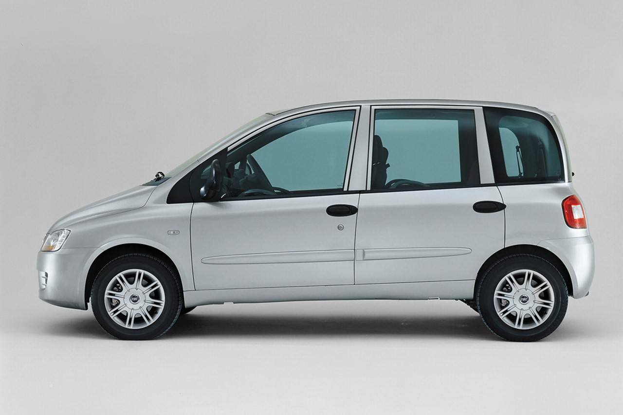 Photo 3 - Fiat Multipla gris - Toyota Sienta (2022). Le minispace aux ...