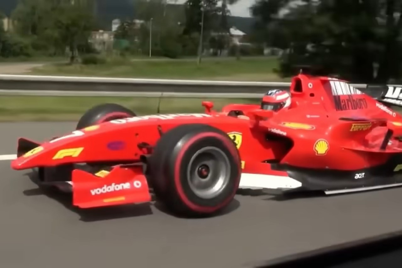 Photo 2 - GP2 autoroute Ferrari - Une monoplace de GP2 filmée sur route ...