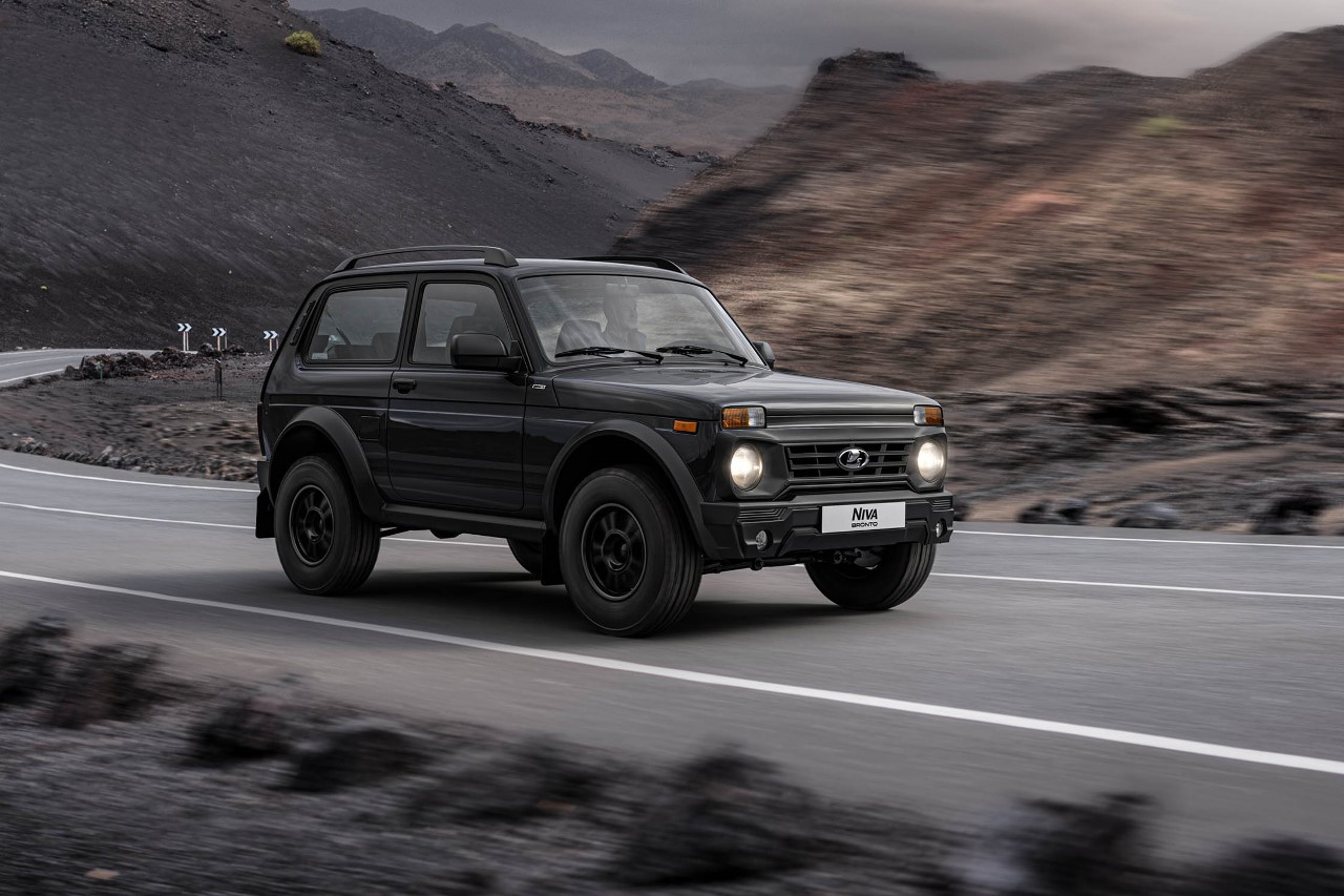 Photo 4 - Lada Niva noir - Lada e-Largus (2023). Le break sur base ...