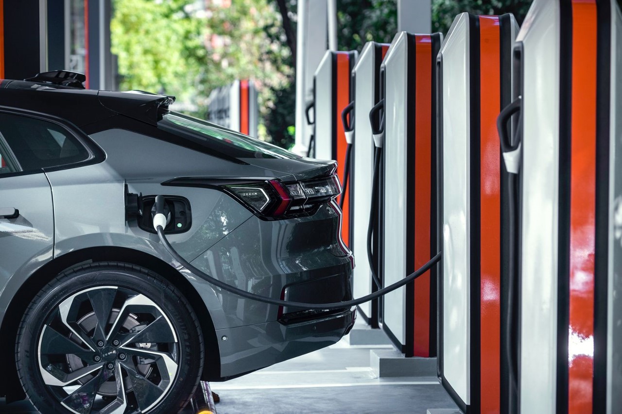 Photo 4 - Zeekr 001 charge - CATL annonce une voiture électrique avec 1 ...