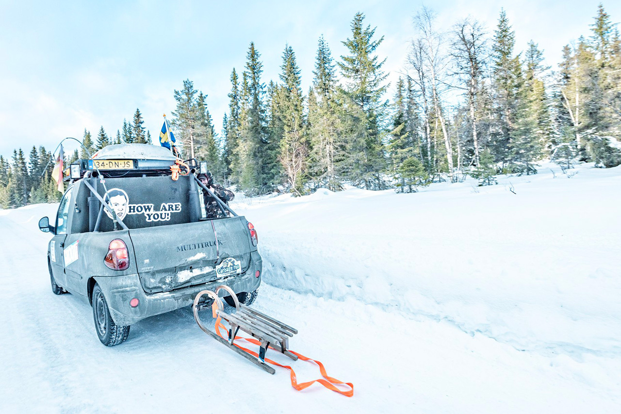 Photo 10 - Garbage run pick up - Carbage Run. Un road trip en ...