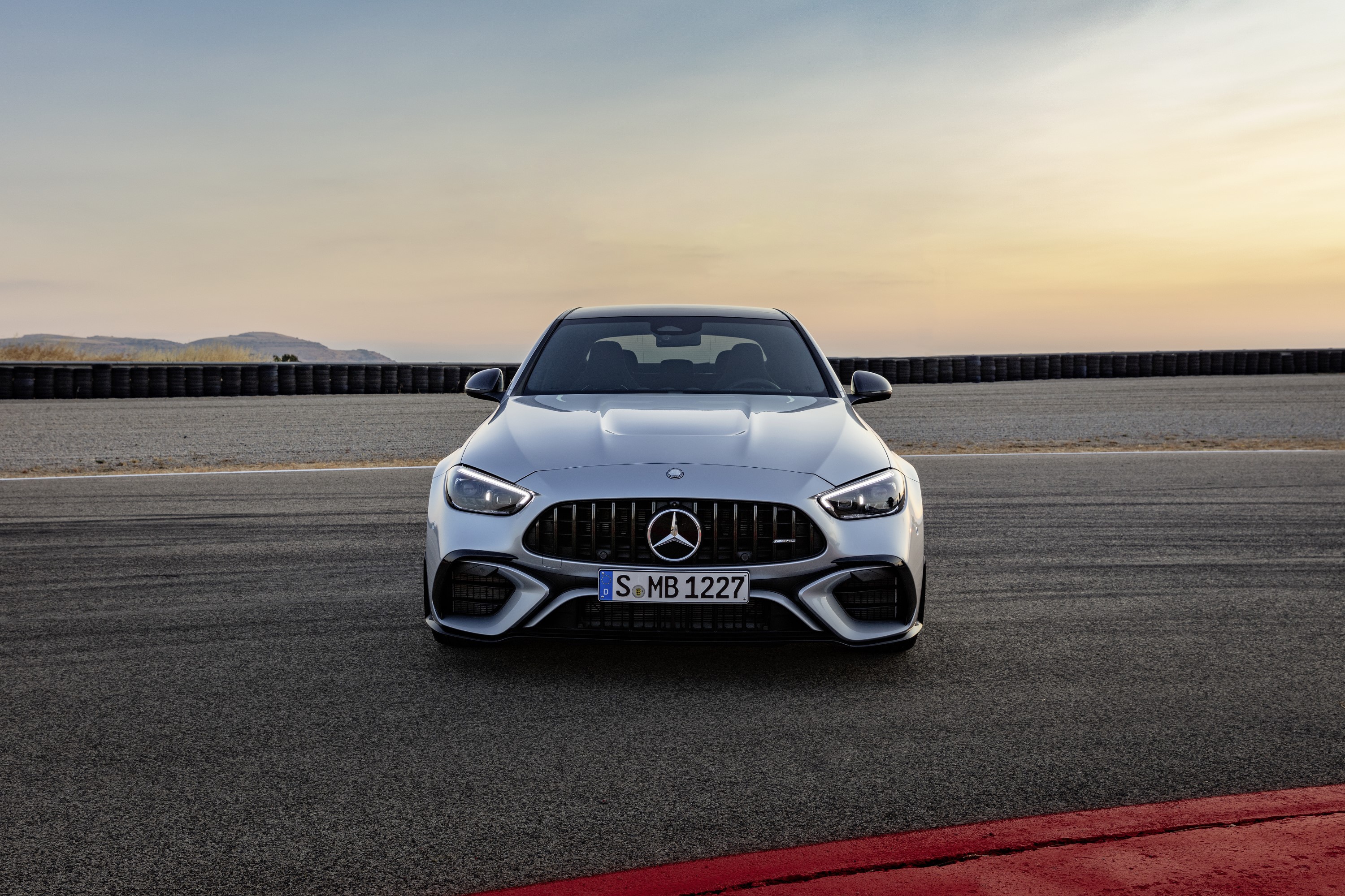 Photo 3 - Mercedes-AMG C 63 S ailes avant - Mercedes-AMG C 63 S (2022 ...