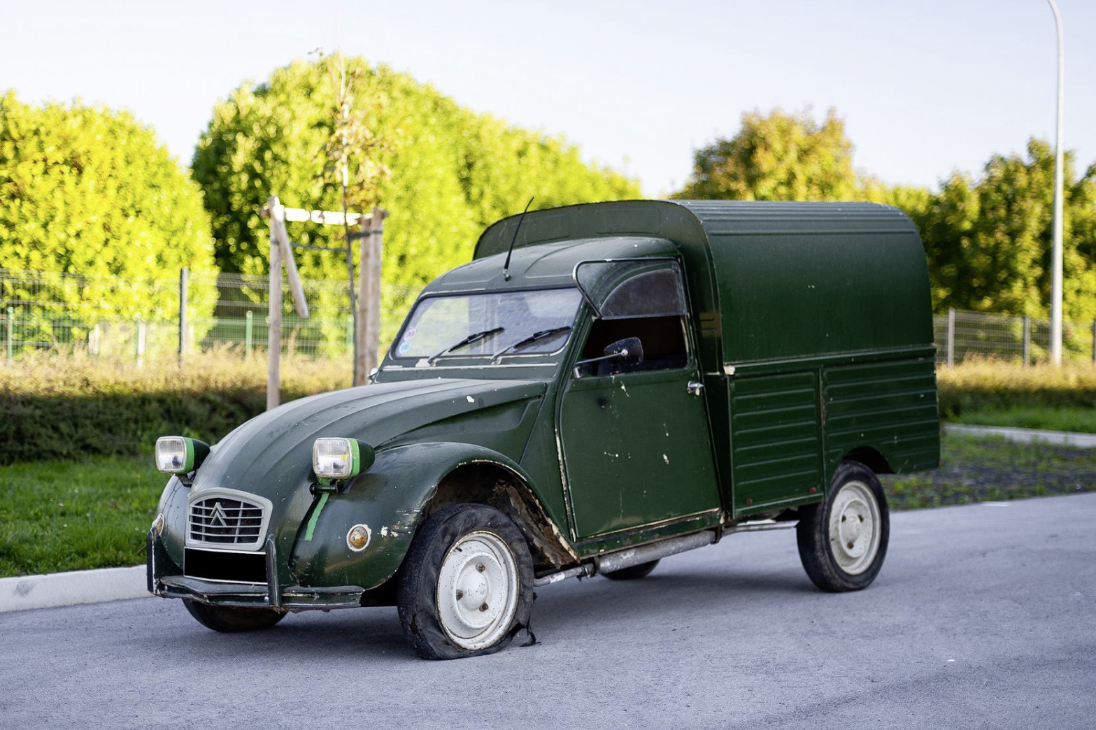 Photo 18 - Citroen 2CV fourgonnette enchères - Vente aux enchères de L ...