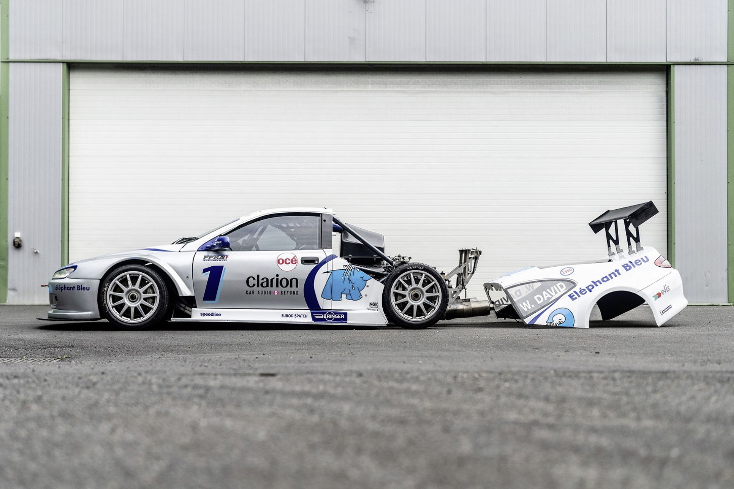 Photo 8 - Peugeot 406 Coupé silhouette - Vente aux enchères de L'Aventure Peugeot-Citroën-DS ...