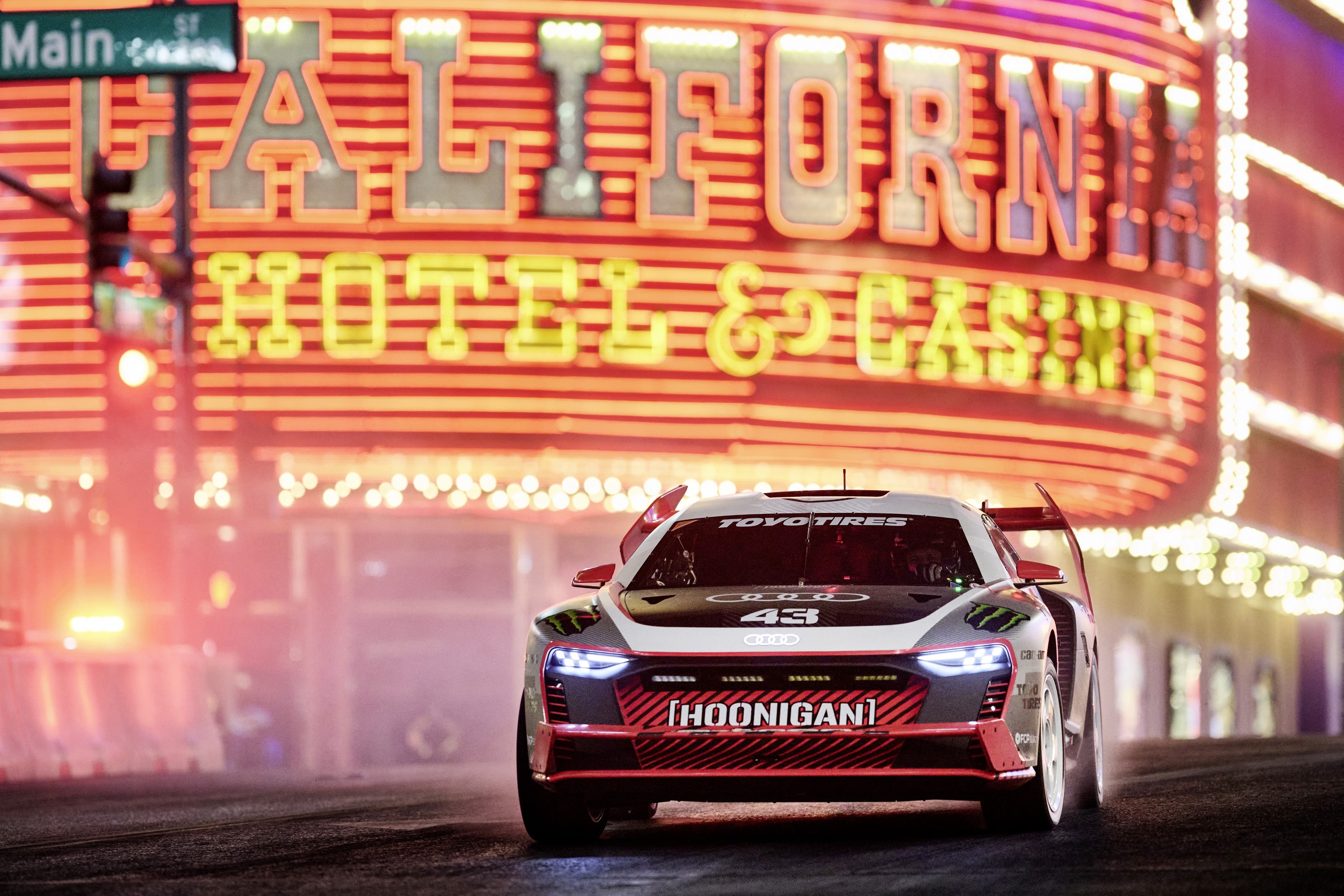 Electrikhana. Ken Block en Audi S1 Hoonitron pour un gymkhana électrique