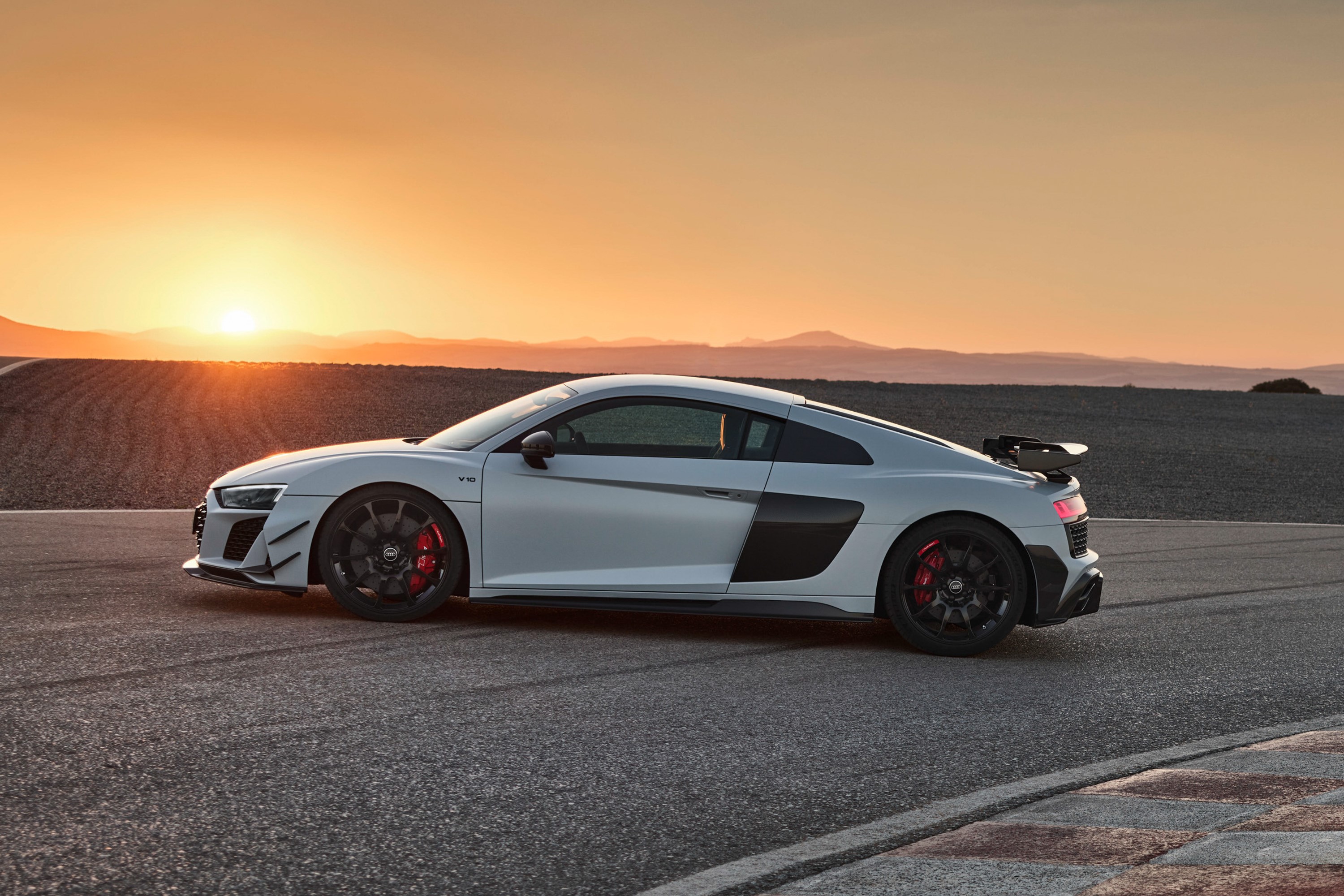 Photo 7 - Audi R8 GT coucher de Soleil - Audi R8 GT (2022). Une ...