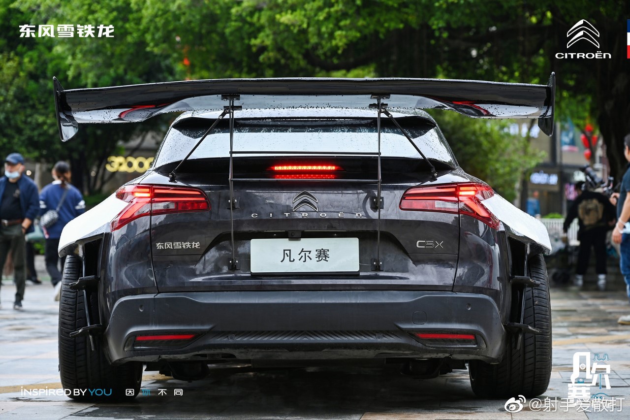 Photo 4 - Citroën C5 X tuning bouclier arrière - Insolite. Une Citroën ...