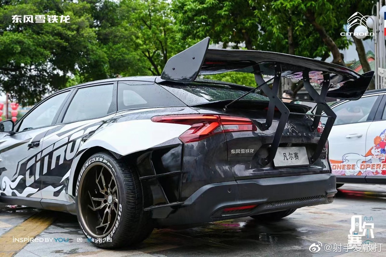 Photo 2 - Citroën C5 X tuning aileron - Insolite. Une Citroën C5 X au ...