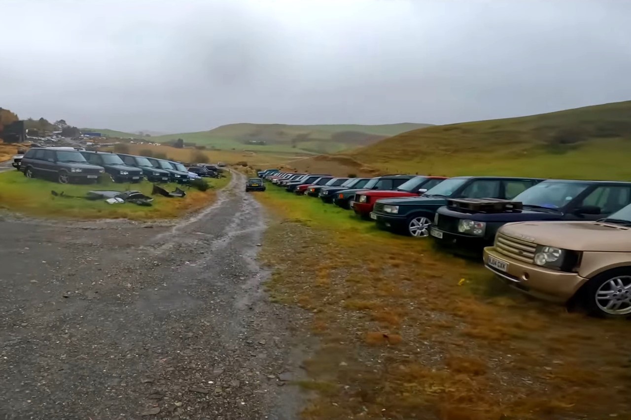 Des centaines de Range Rover entreposées en plein air au pays de Galles