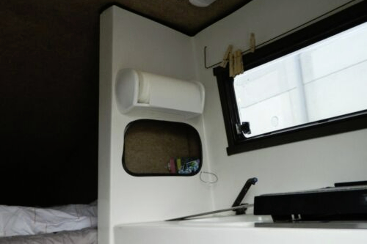 Insolite. Cette Saab 900 classique s’équipe d’une cellule de camping-car