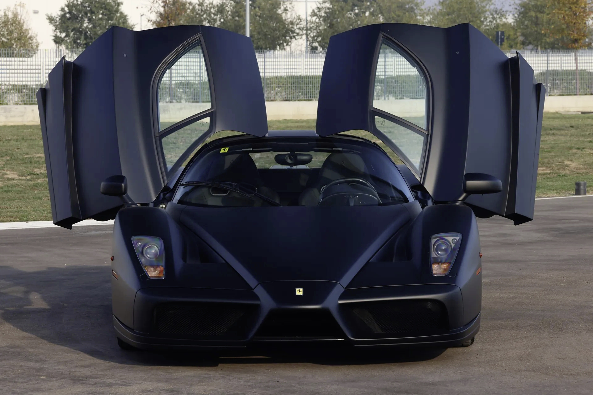 Diaporama et photos - Ferrari Enzo. L’unique exemplaire noir mat ...