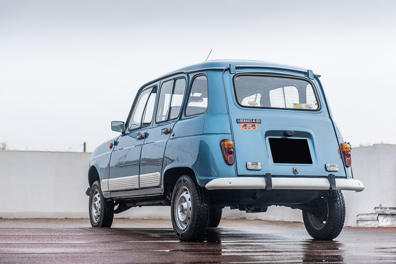 Diaporama et photos - Une Renault 4 GTL Sinpar 4 x 4 à vendre aux enchères à Rétromobile | L'Argus