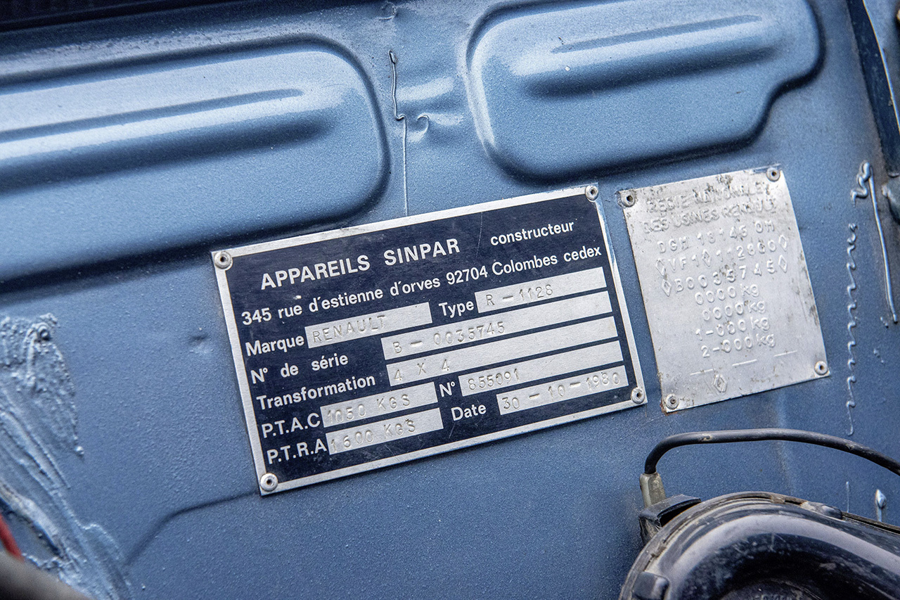 Diaporama et photos - Une Renault 4 GTL Sinpar 4 x 4 à vendre aux enchères à Rétromobile | L'Argus