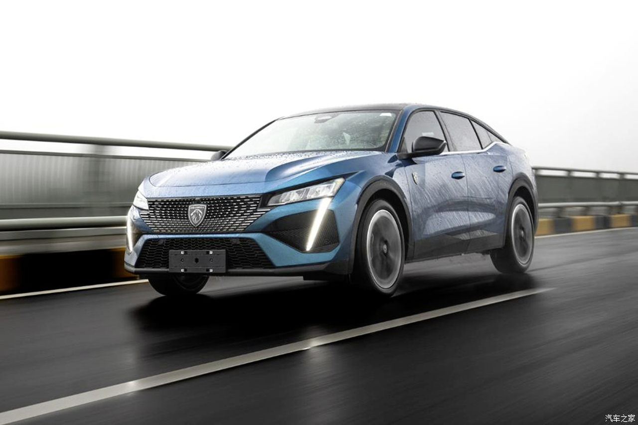 Peugeot 408X. La marque au lion lance son crossover en Chine