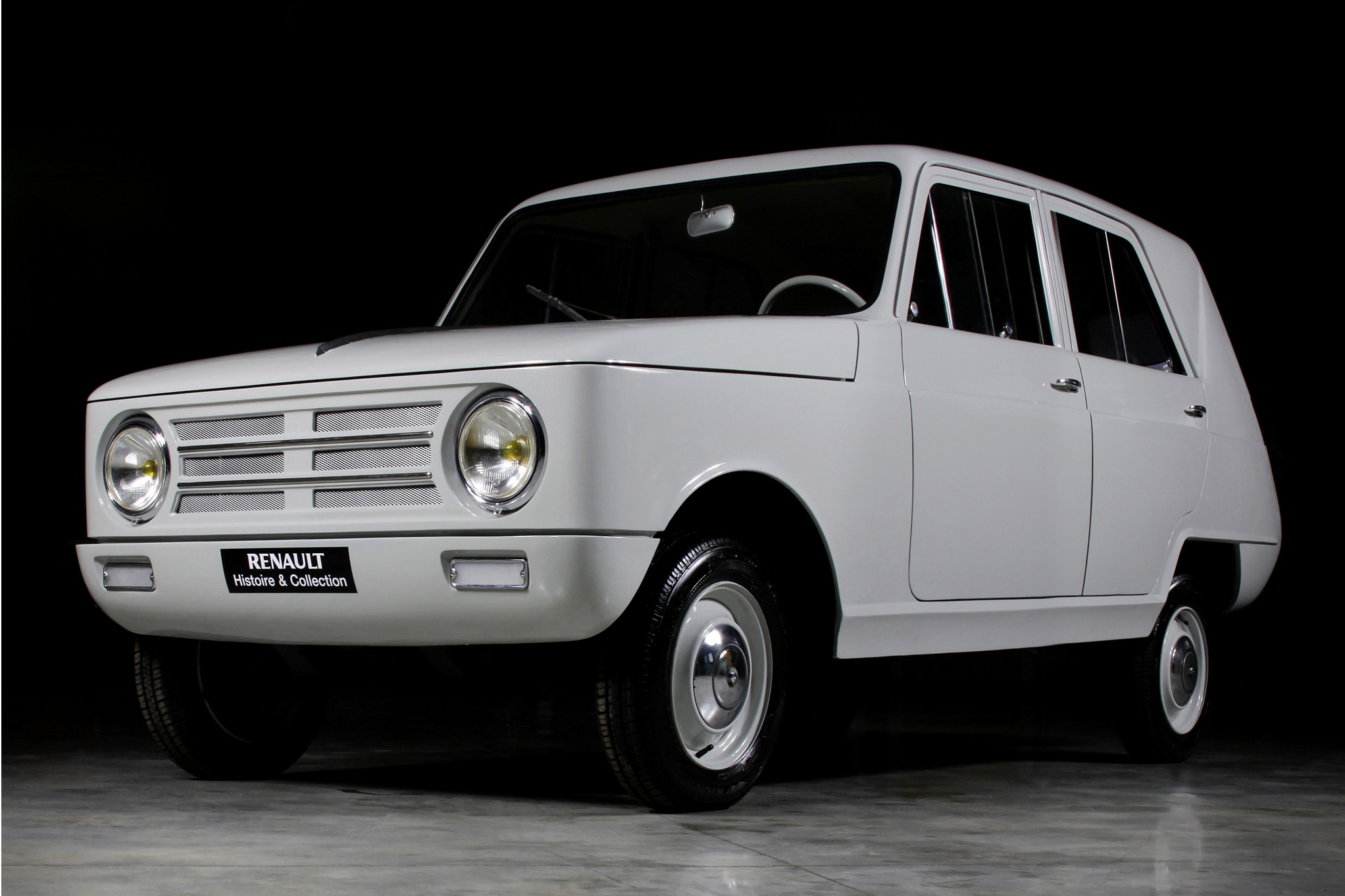 Photo 1 - Sorte de R4 plus spacieuse signée du carrossier italien Ghia ...