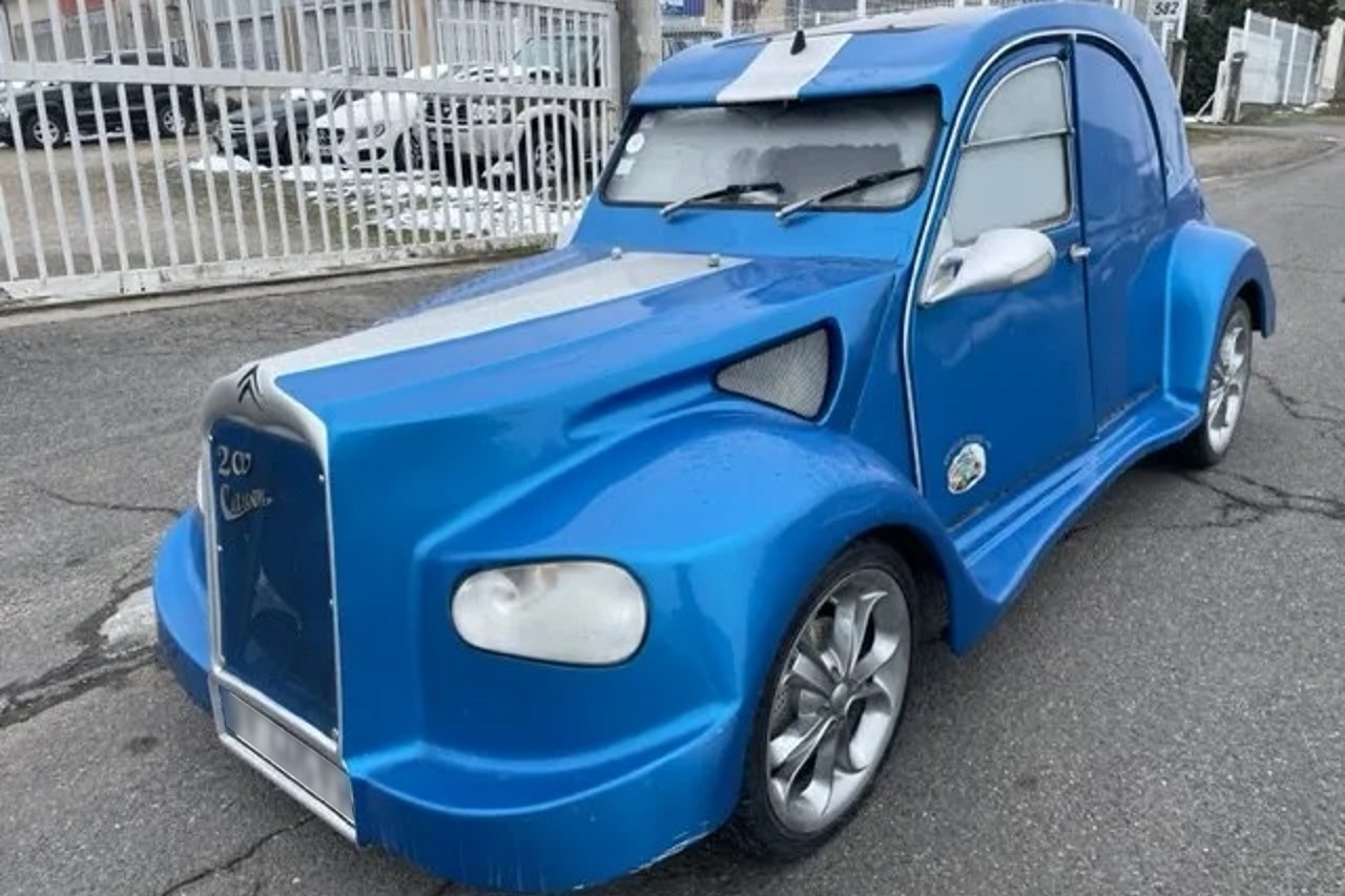 Diaporama et photos - Insolite. Une suprenante Citroën 2CV hot rod à ...