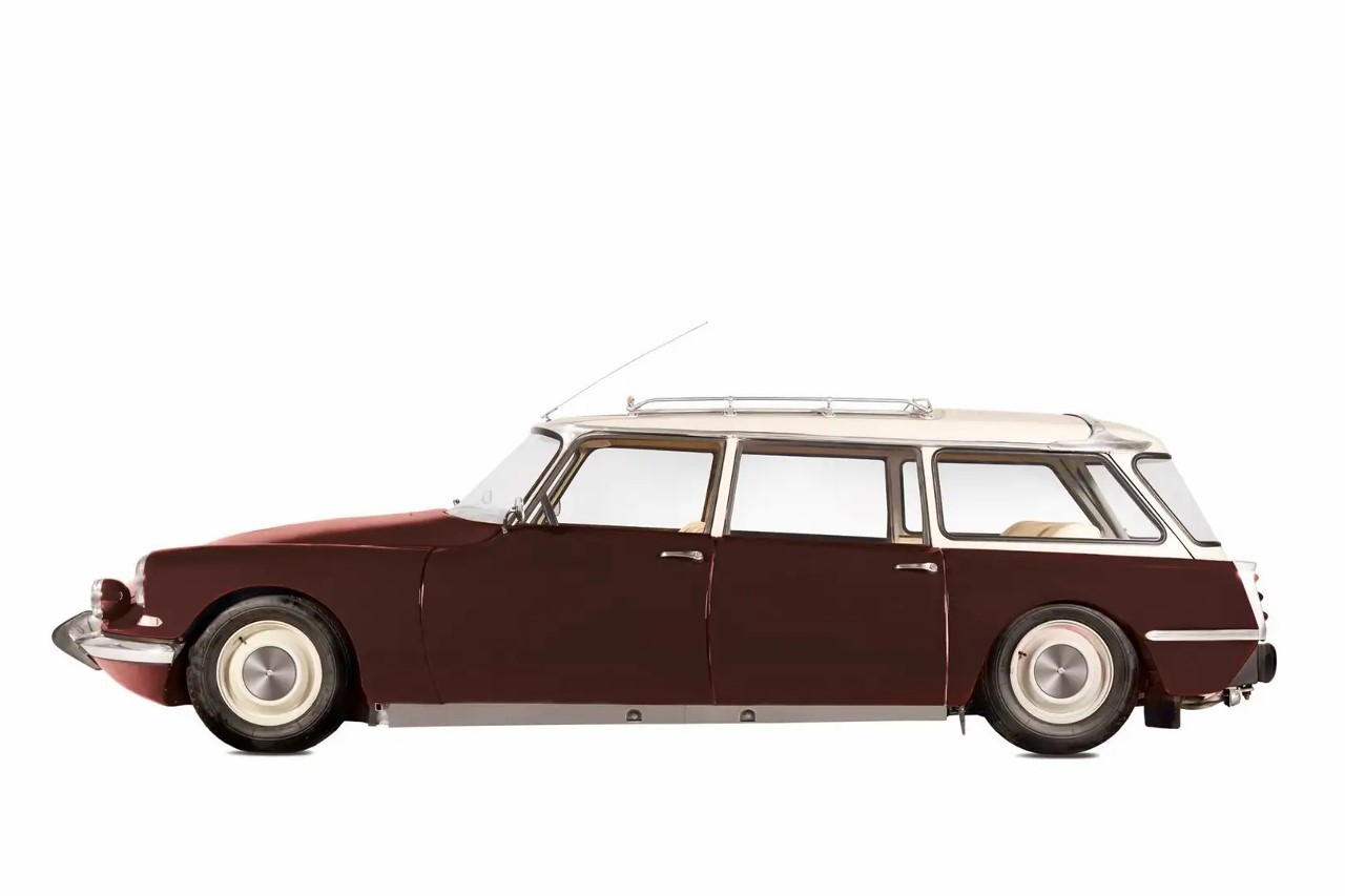 Une Citroën ID Break (1967) restaurée à la vente en France