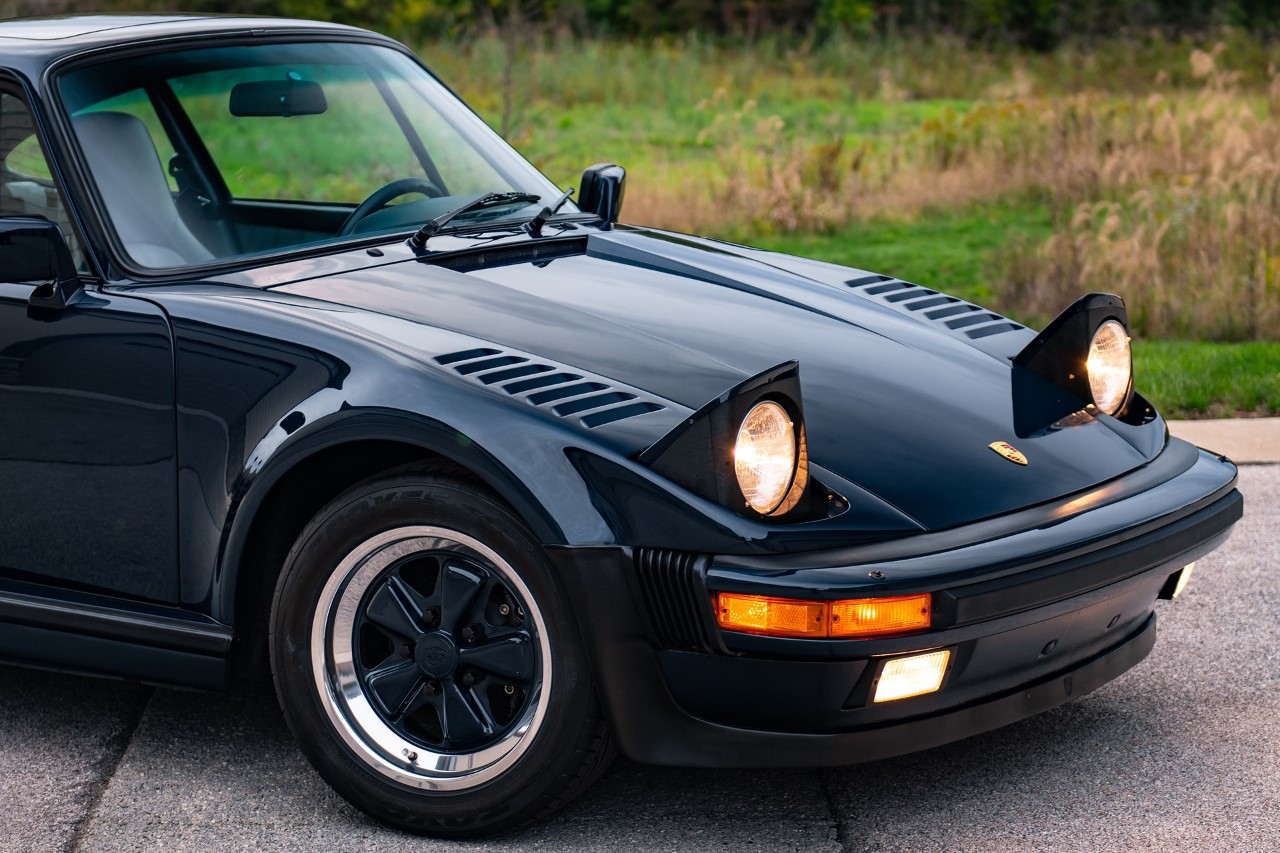 Une rare Porsche 911 Turbo Flat Nose (1988) à la vente