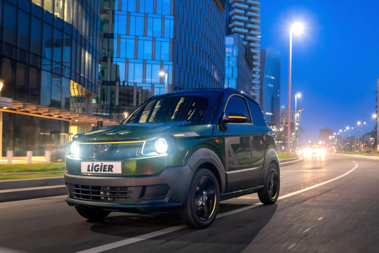 Photo 3 - Les phares ronds profitent d'un éclairage à diodes en série, tout comme les feux de ...