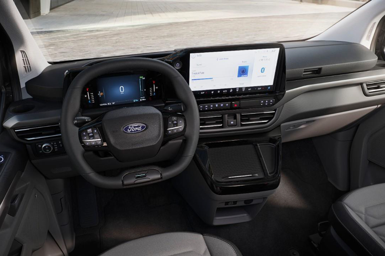 Photo 2 - La planche de bord du Ford Transit Custom accueille un écran ...