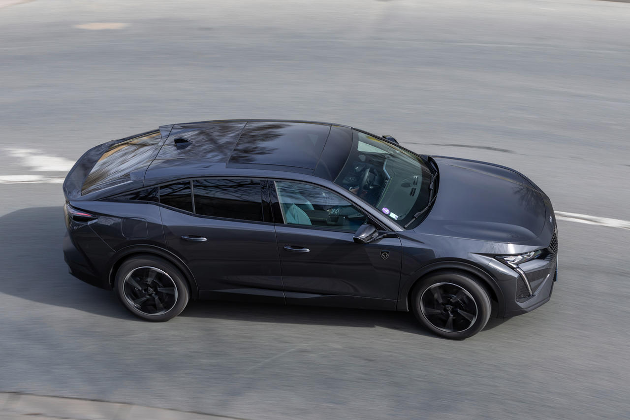 Diaporama et photos - Essai Peugeot 408 hybride 180 : pour oublier le ...