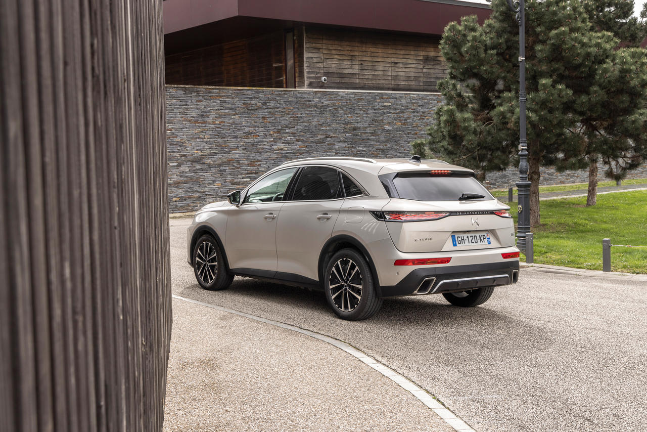 Diaporama et photos - Essai comparatif : le BMW X1 hybride (2023) défie le DS7 E-Tense | L'Argus