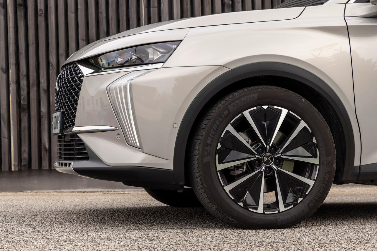 Photo 35 - jante DS7 restylé 2023 - Essai comparatif : le BMW X1 hybride (2023) défie le DS7 E-Tense