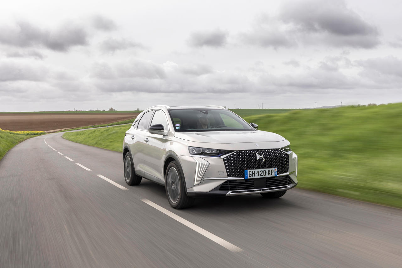 Photo 25 - dimensions DS7 E-Tense 2023 - Essai comparatif : le BMW X1 ...