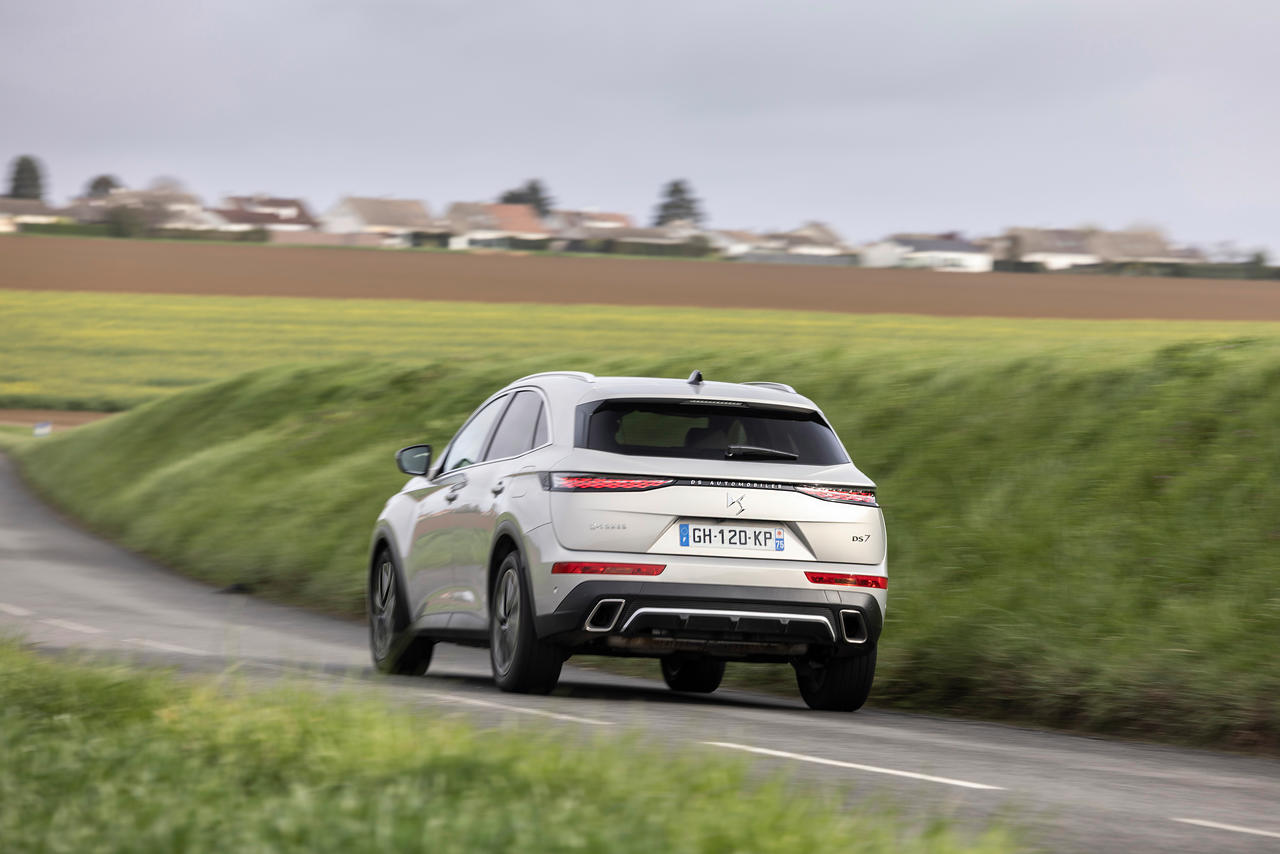 Photo 29 - autonomie DS7 E-Tense 2023 - Essai comparatif : le BMW X1 hybride (2023) défie le DS7 ...