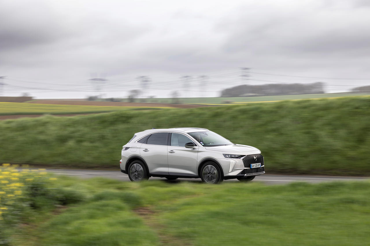 Photo 30 - fiche technique DS7 Rivoli 2023 - Essai comparatif : le BMW X1 hybride (2023) défie ...