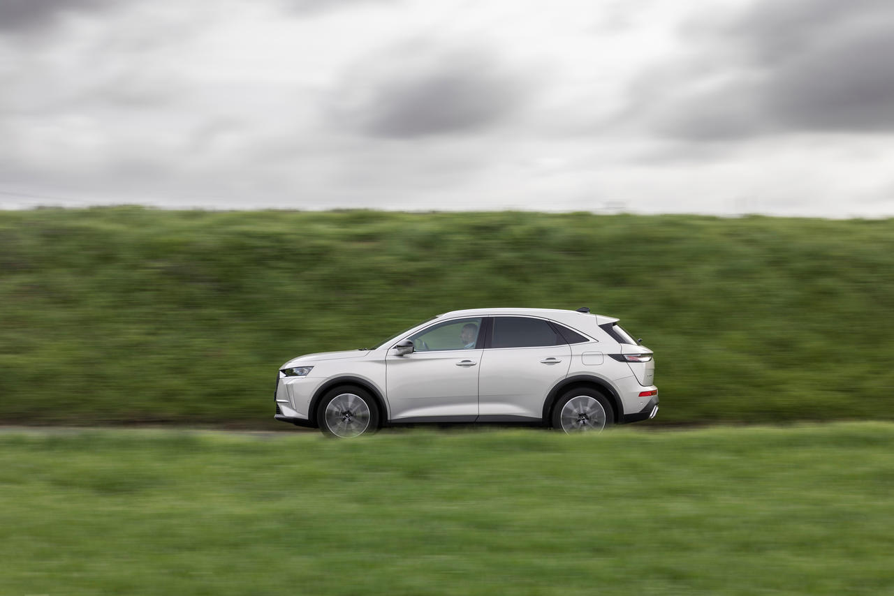 Photo 31 - Prix DS7 E-Tense Rivoli - Essai comparatif : le BMW X1 hybride (2023) défie le DS7 E ...