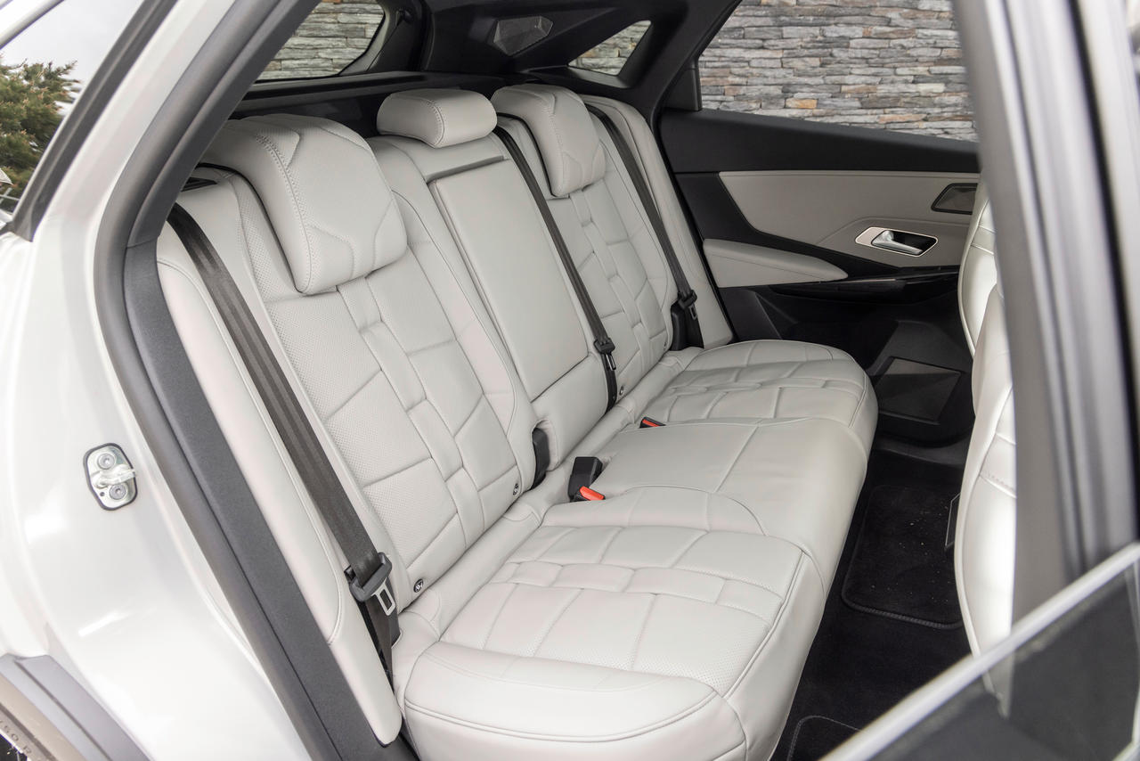 Photo 43 - banquette DS7 restylé 2023 - Essai comparatif : le BMW X1 ...