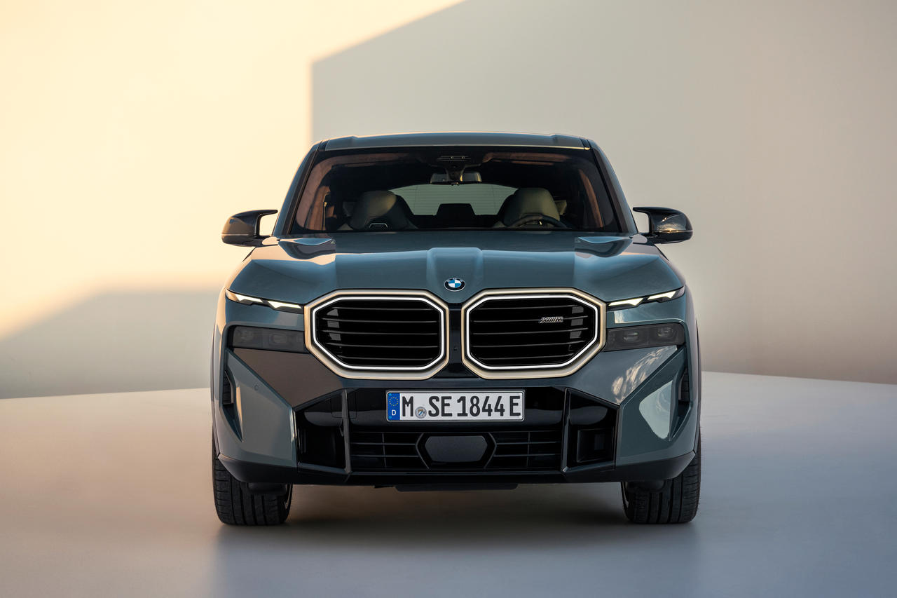 Photo 7 - BMW XM phares - BMW XM (2023). Le SUV hybride rechargeable de ...