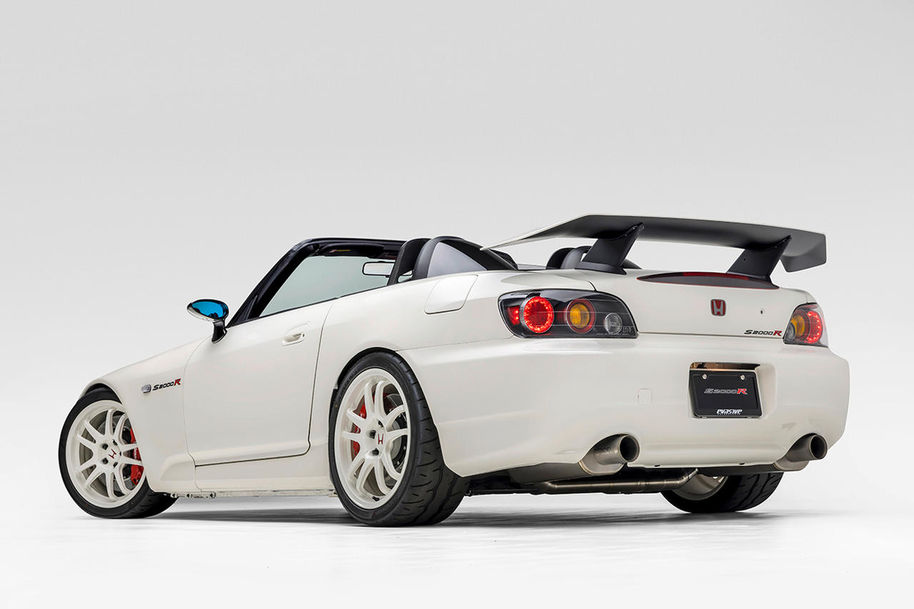 Photo 2 - L'imposant aileron arrière en carbone évoque beaucoup la ...