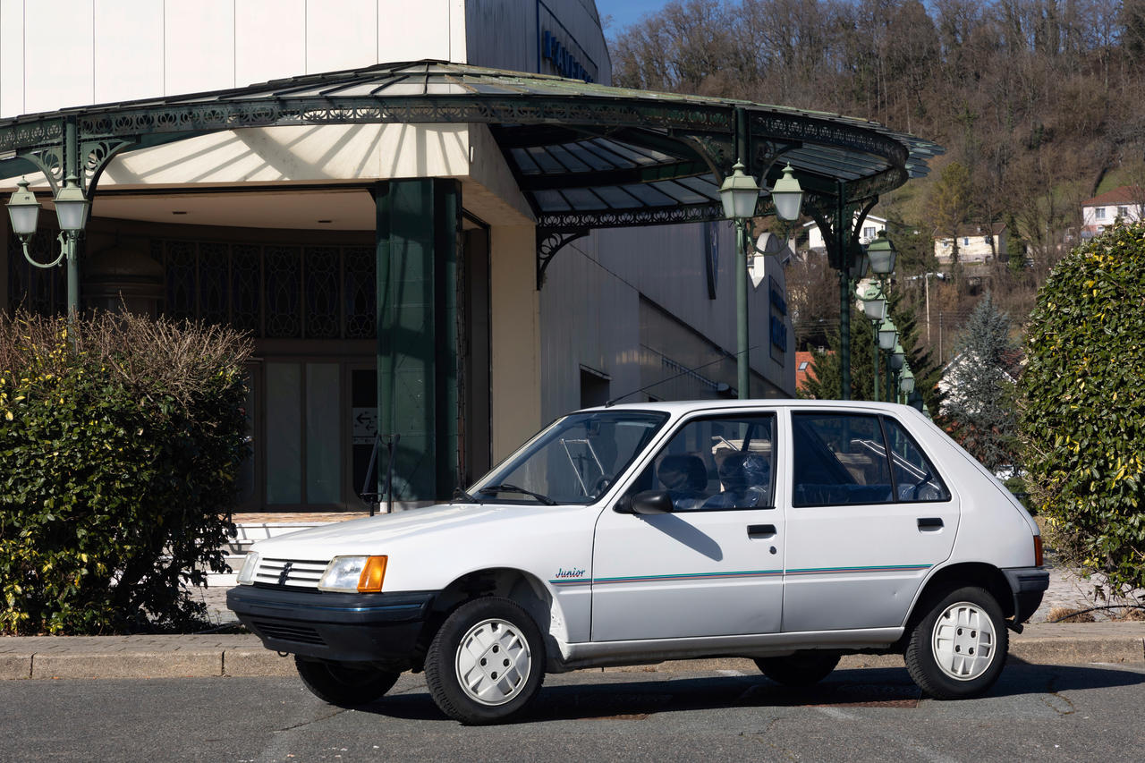 Photo 12 - Cette Peugeot 205 Junior développe 45 ch. - Peugeot 205 (1983). Du projet M24 au ...