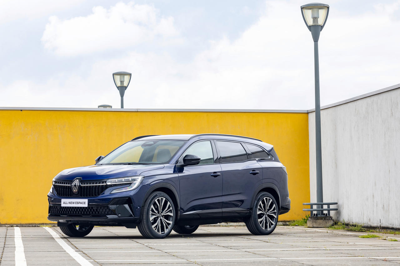 Photo 4 - Hormis les barrettes de la calandre, verticales sur cette ...