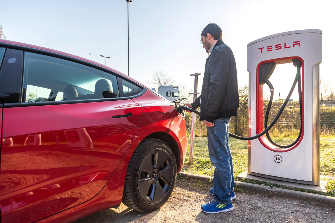 Tesla Model 3 Grande Autonomie Propulsion. Prix et caractéristiques de ...