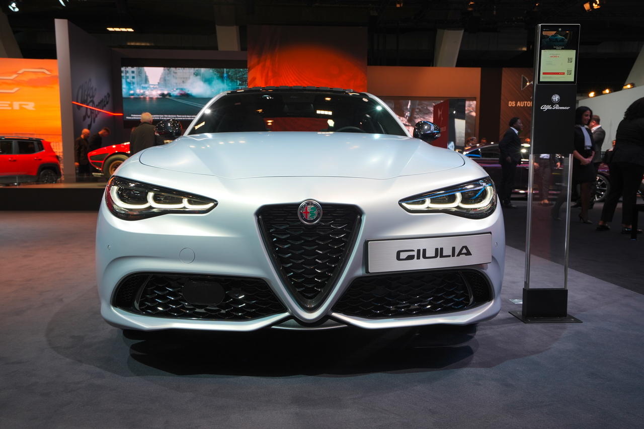 Photo 2 - alfa romeo gulia salon bruxelles 2023 - Alfa Romeo Giulia et Stelvio (2023 ...