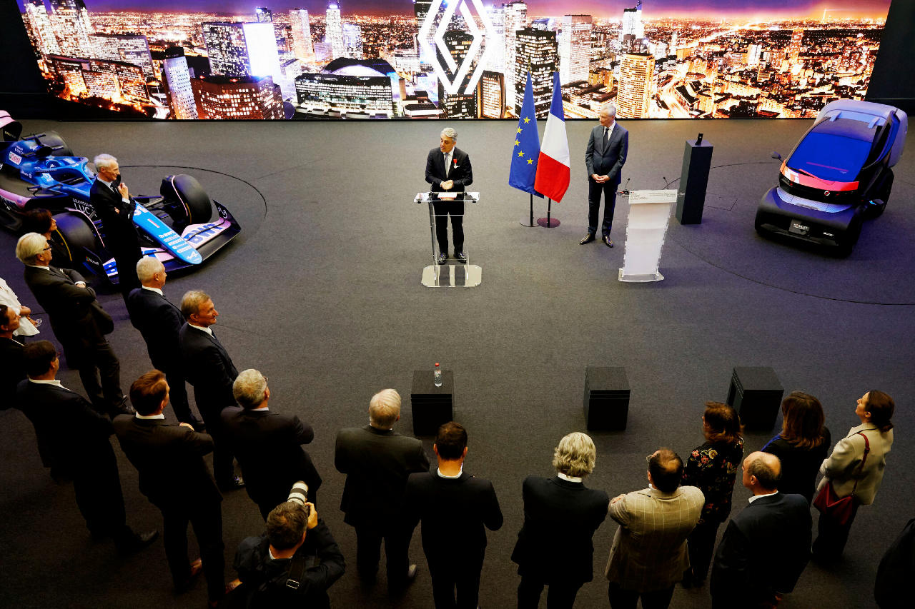 Renault. Luca de Meo décoré de la Légion d’honneur au Technocentre