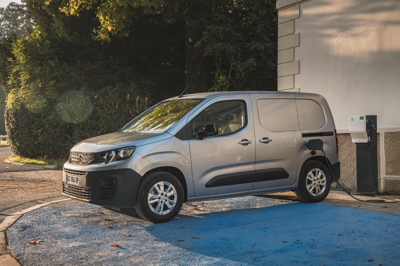 Photo 2 - Côté français, les modèles se nomment Peugeot e-Partner ...