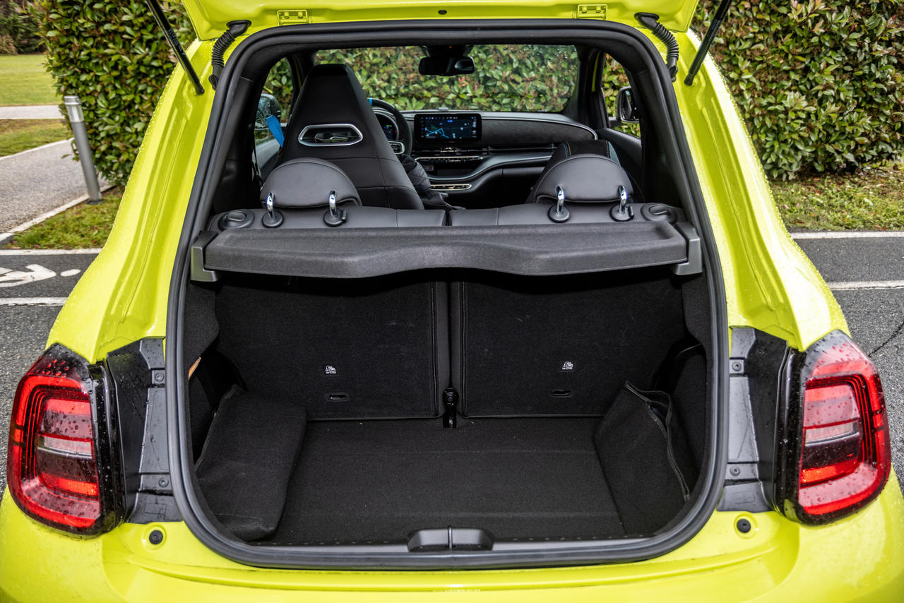 Photo 18 - coffre Abarth 500e 2023 - Essai Abarth 500e : que vaut la ...
