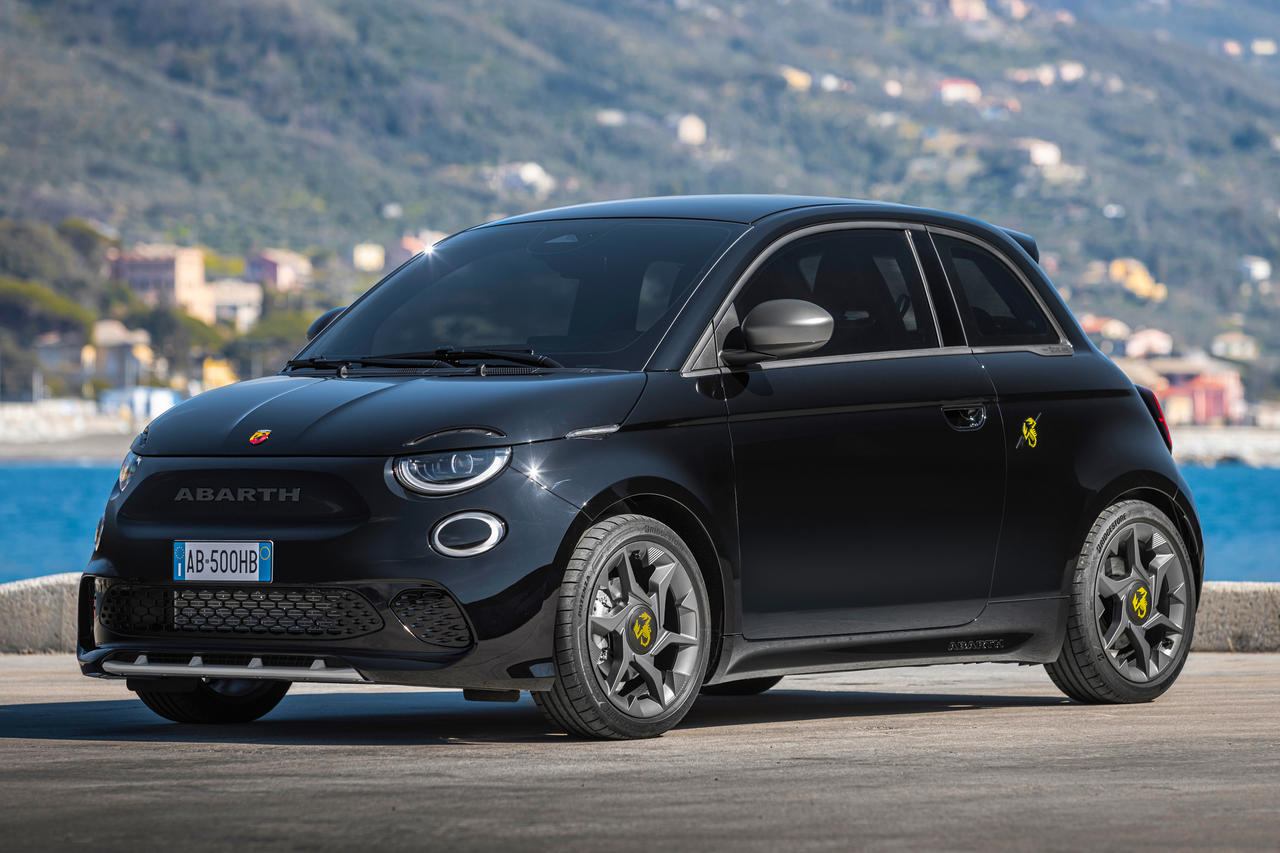 Abarth 500e (2023). Prix, gamme et équipements de la citadine électrique sportive